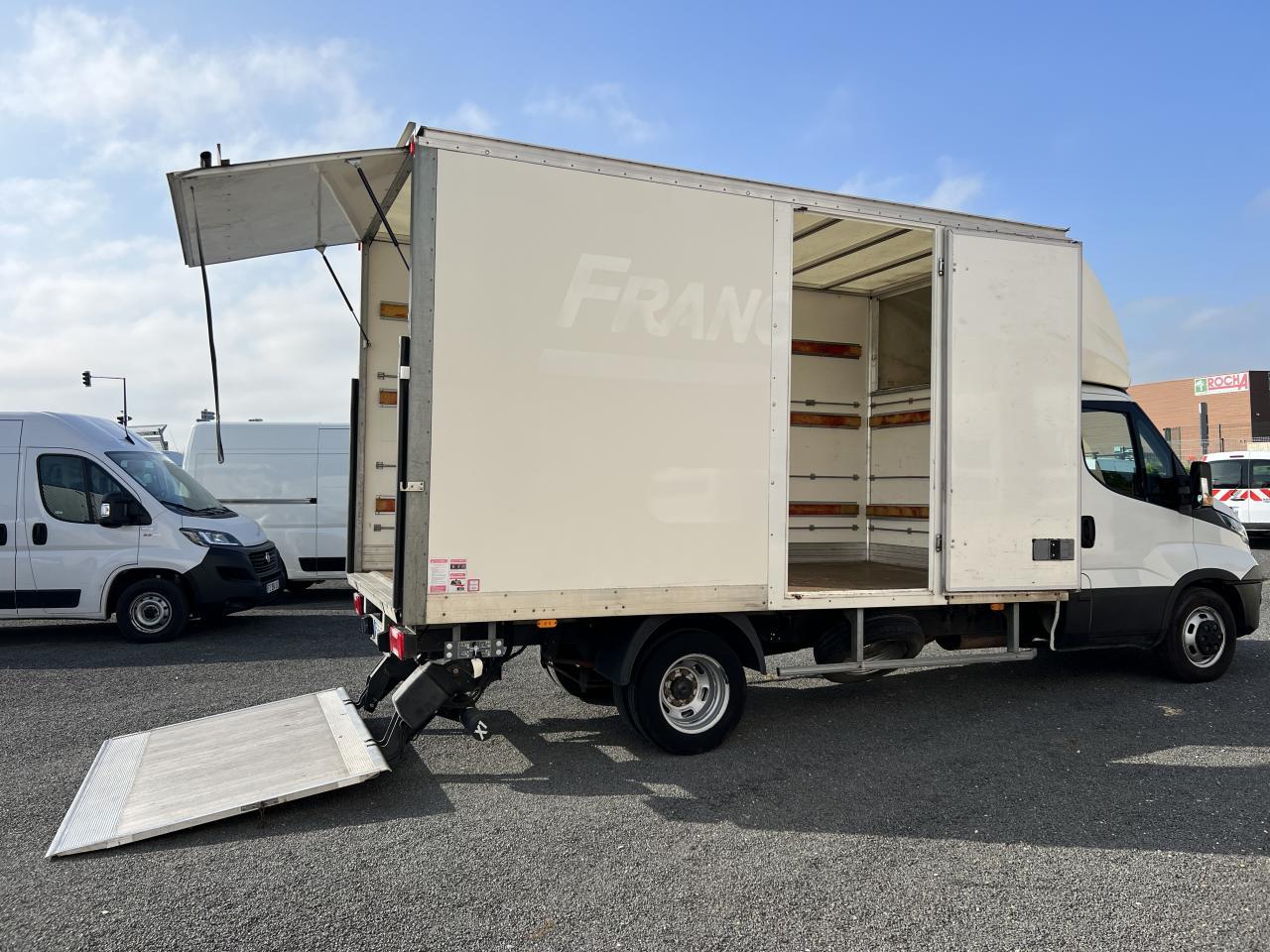 PLE AUTO NEGOCE - IVECO-DAILY-DAILY 35C16 HPI CAISSE HAYON ET PORTE ...