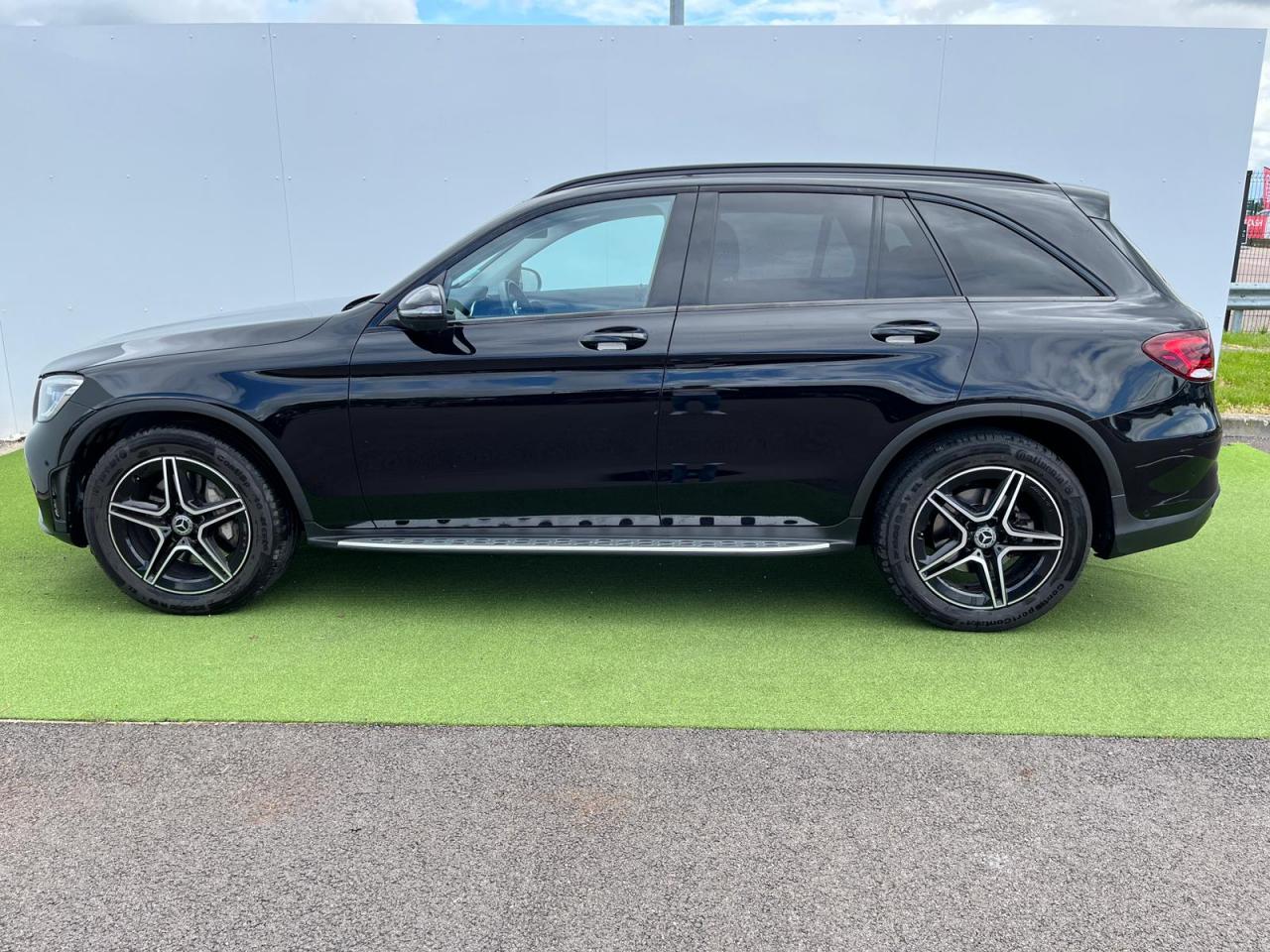 PURE AUTOMOBILES - MERCEDES-GLC-(2) 300 D AMG LINE 4MATIC