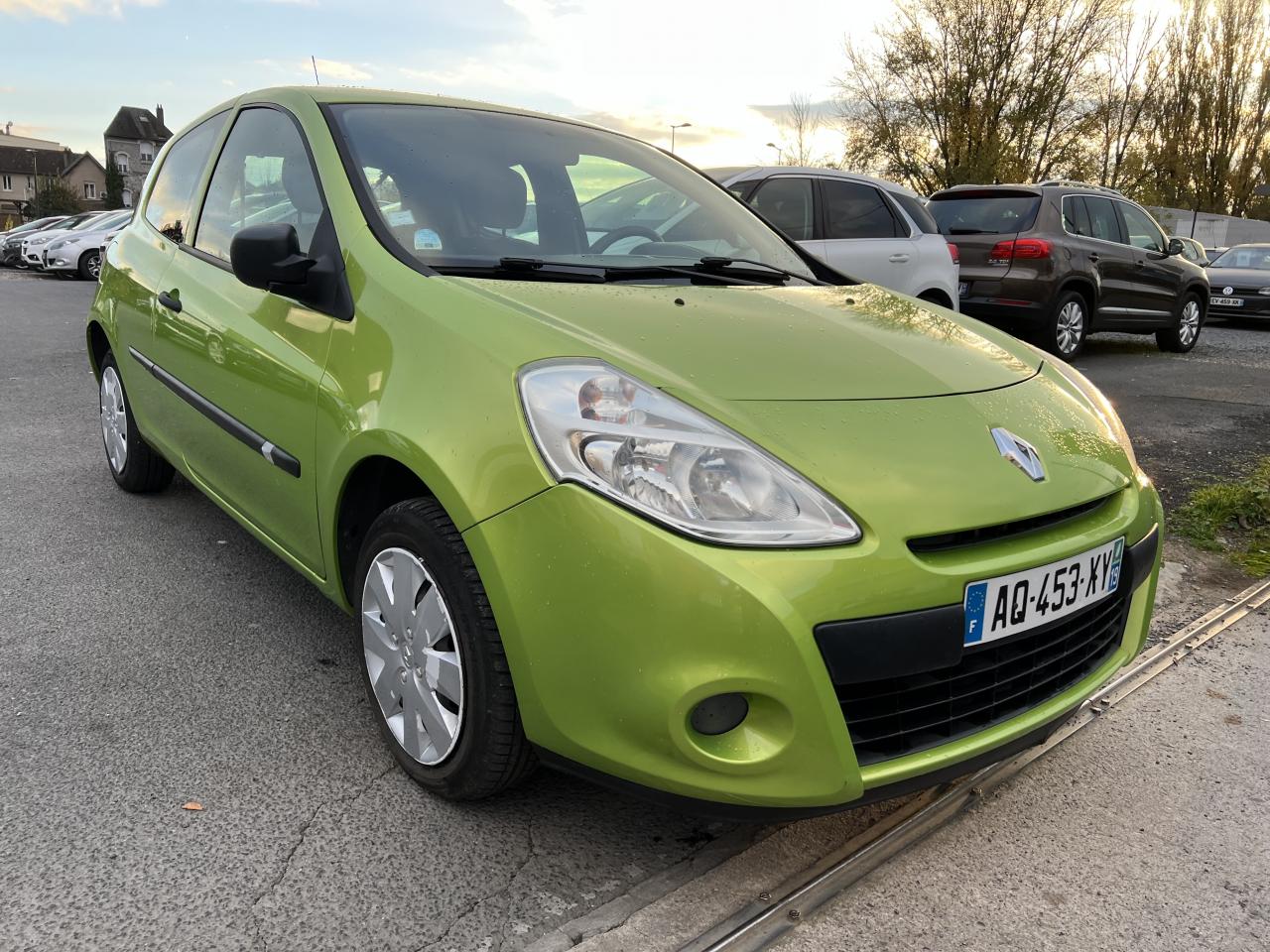 TRIPLO AUTO - RENAULT-CLIO-1.2i - 75 Authentique