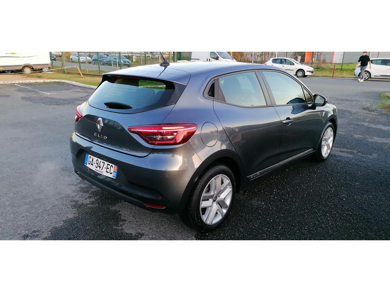 AUTO CENTER 81 - RENAULT-CLIO-V 1.0 Tce 90 Business