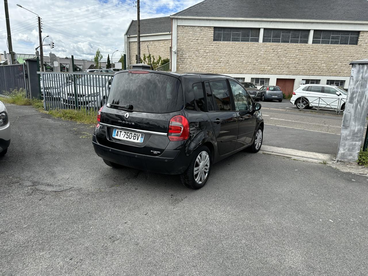 TRIPLO AUTO - RENAULT-MODUS-Grand Modus TCe - 100 Expression