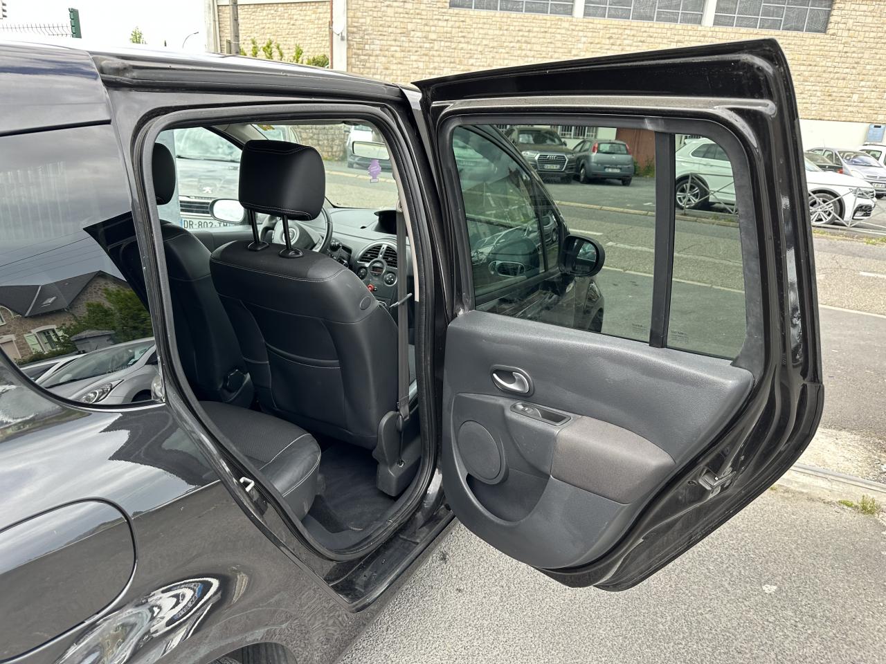 TRIPLO AUTO - RENAULT-MODUS-Grand Modus TCe - 100 Expression