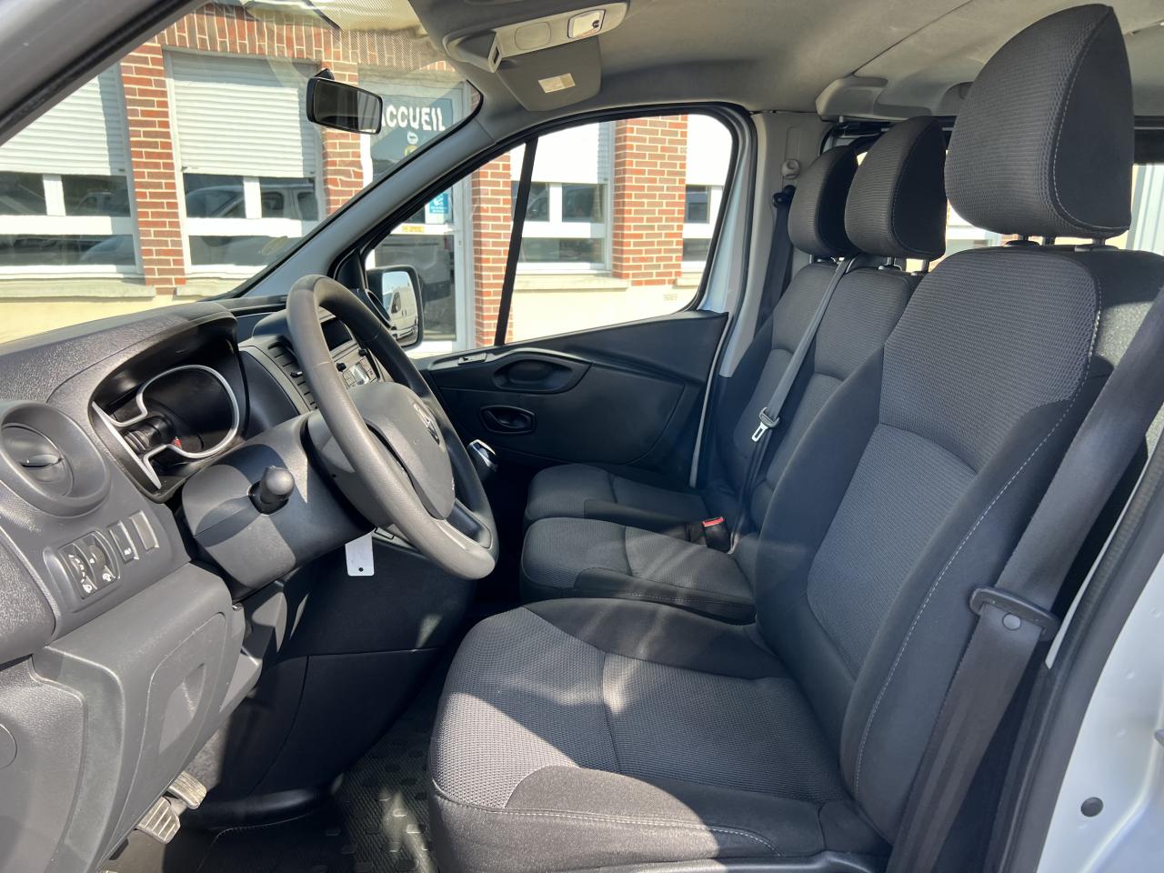 PLE AUTO NEGOCE - RENAULT-TRAFIC-TRAFIC L1H1 MINIBUS 9 PLACES